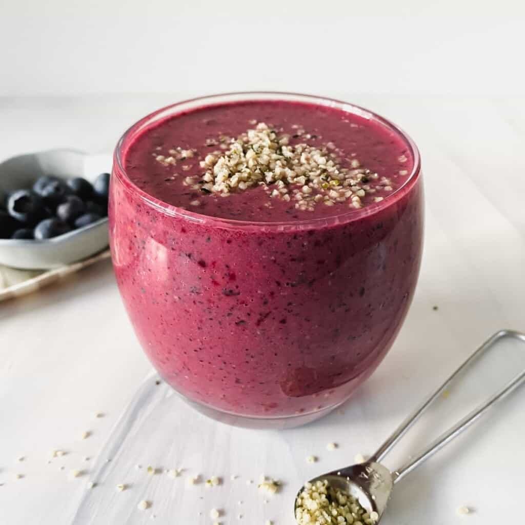 Blueberry hemp smoothie - Throughthefibrofog