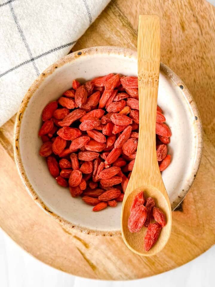 What Do Goji Berries Taste Like? (And How To Use Them) - Through The ...